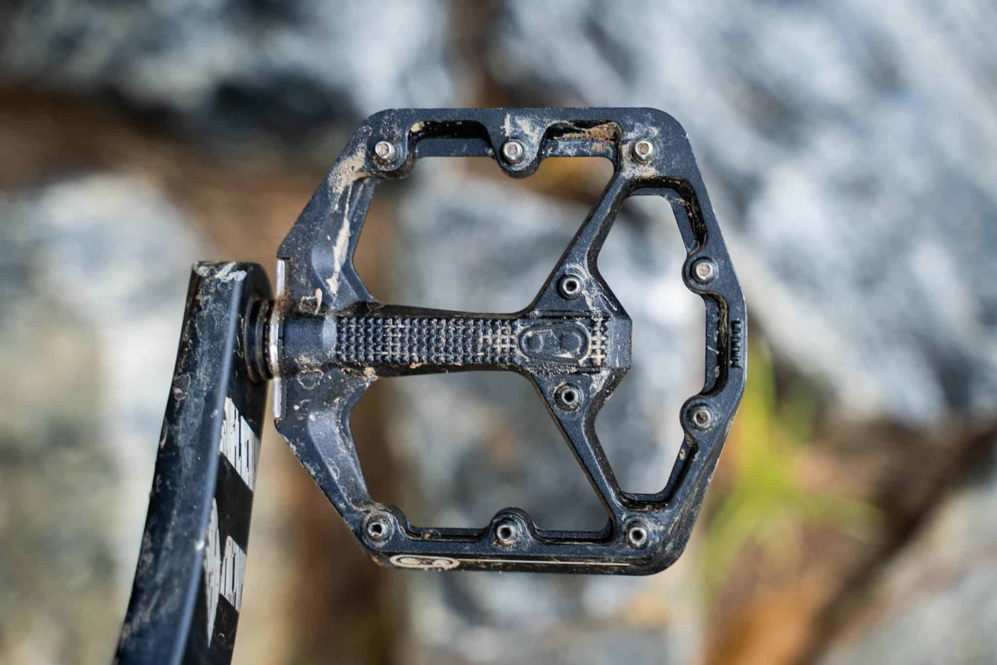 Crank Brothers Stamp 7 Flat Pedal Review (2020) – Hands-On Testing ...