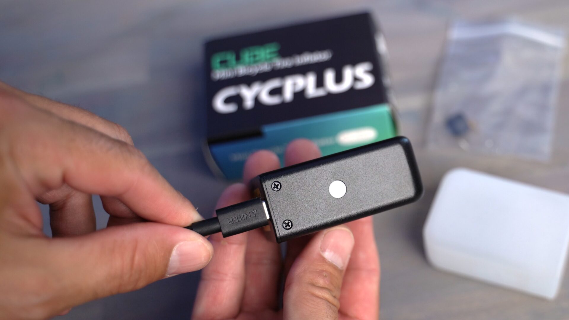 CYCPLUS CUBE Review / AWESOME Alternative to CO2 to INFLATE Bike Tires ...